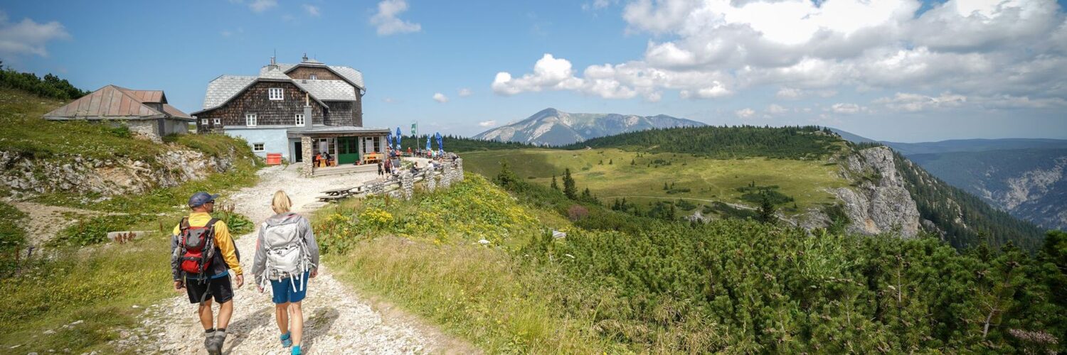 Rax-Seilbahn: Wanderwege und Almhütten in 8 Min. erreichen
