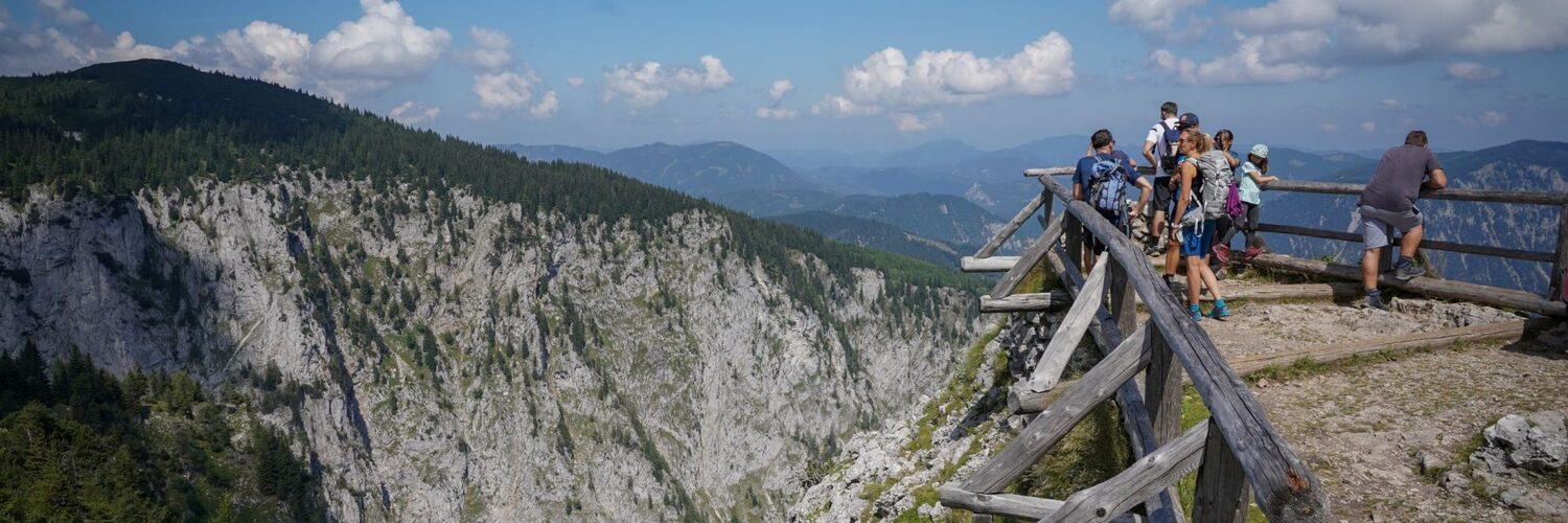 Rax-Seilbahn: Wanderwege und Almhütten in 8 Min. erreichen
